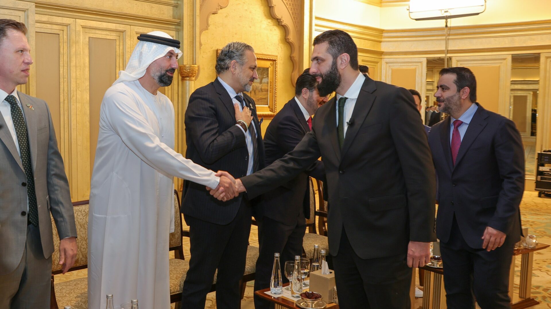 Syrian President Al-Sharaa Makes First Official Visit to UAE - levant24
