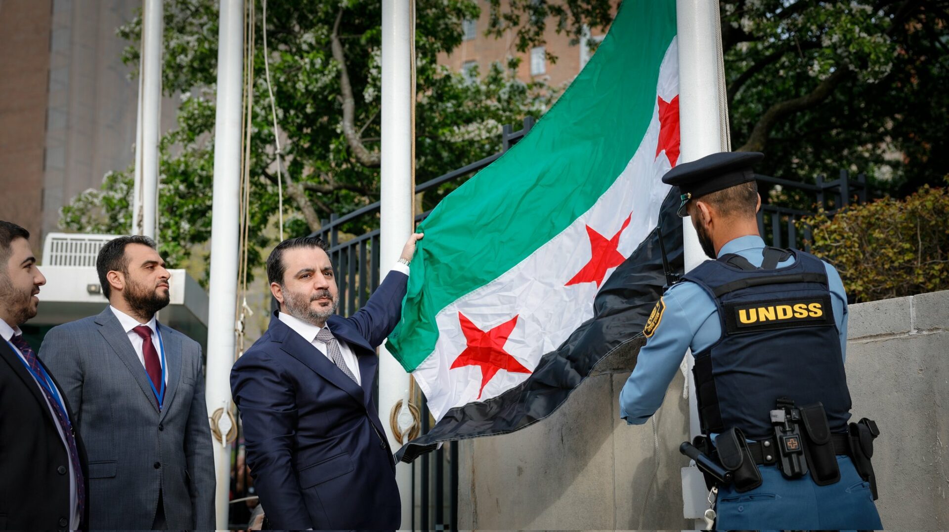 Syrian Foreign Minister Raises New Syrian Flag at UN in First Official ...